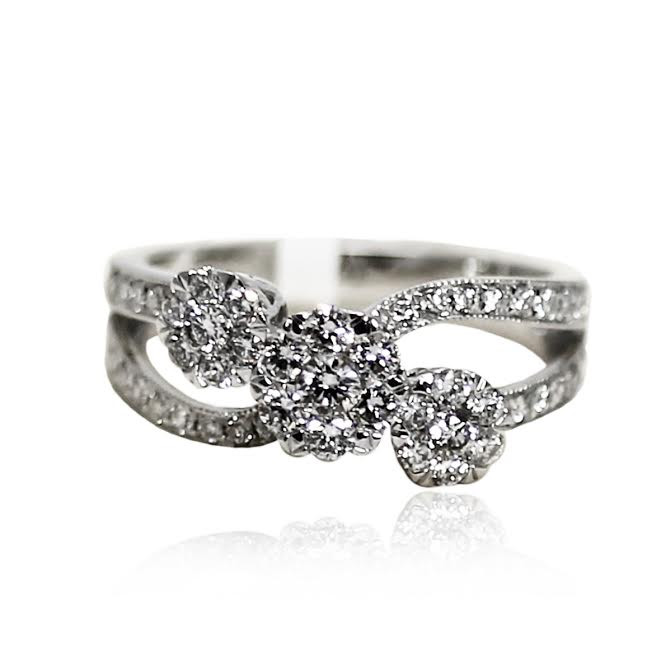 White Gold Infinity Ring With Brilliant Cut Diamonds