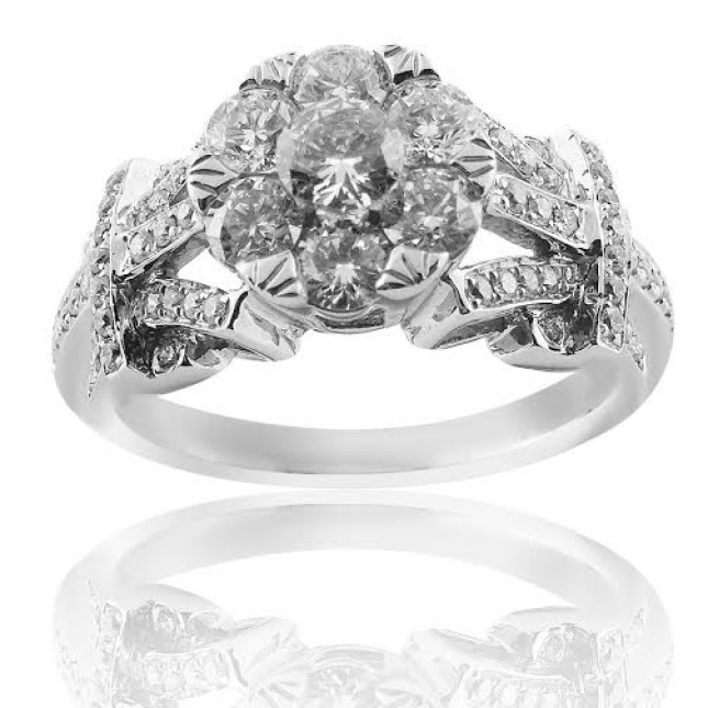 White Gold Detailed Engagement Ring With Brilliant Cut Diamonds